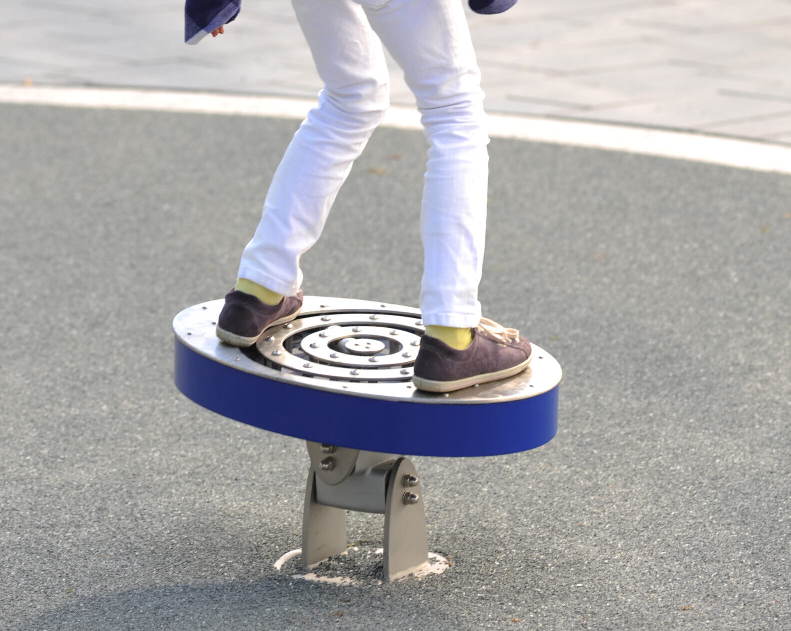 Dancer-Hula (Discounted trade show model) - Goric Marketing Group USA, Inc.